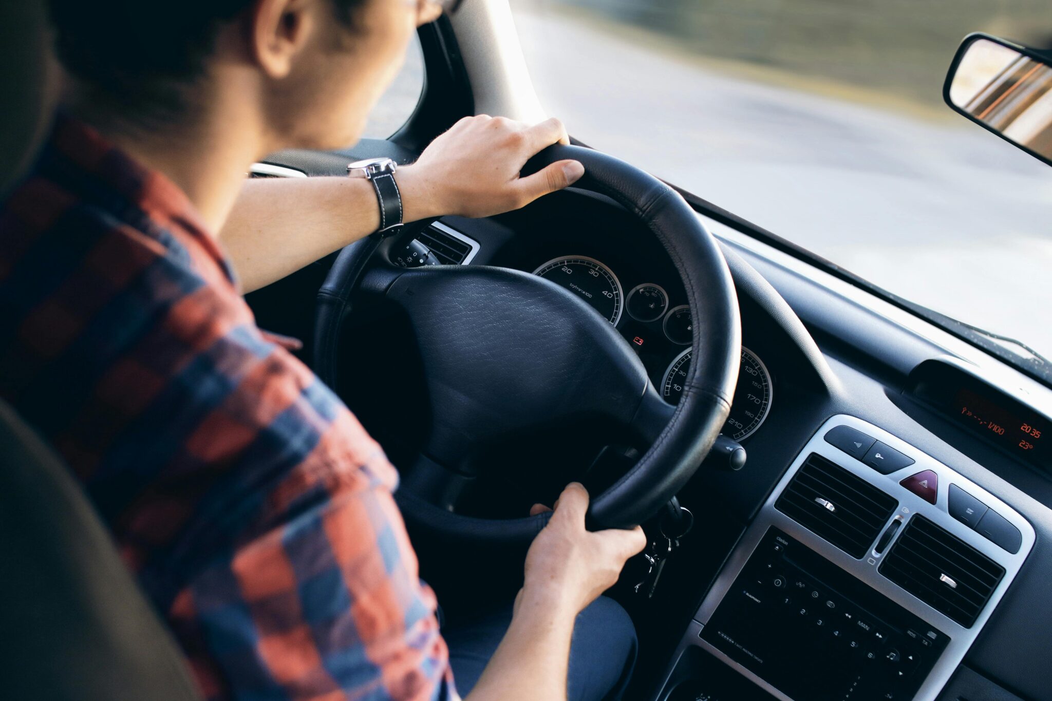 24/7 LGA Shuttle Service: Ultimate Thrilling Rides From $20!